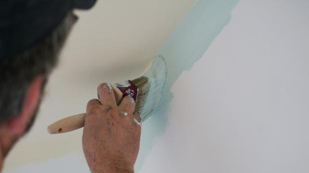 Wände farbig streichen - Anleitung & Tipps @ diybook.ch